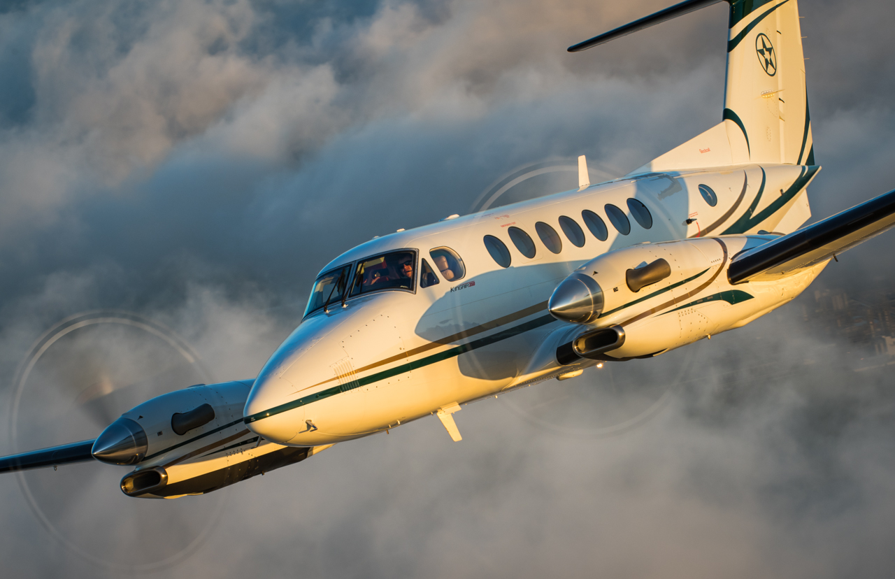 2004-beechcraft-king-air-350-jetaviva-life-is-short-fly-a-jet