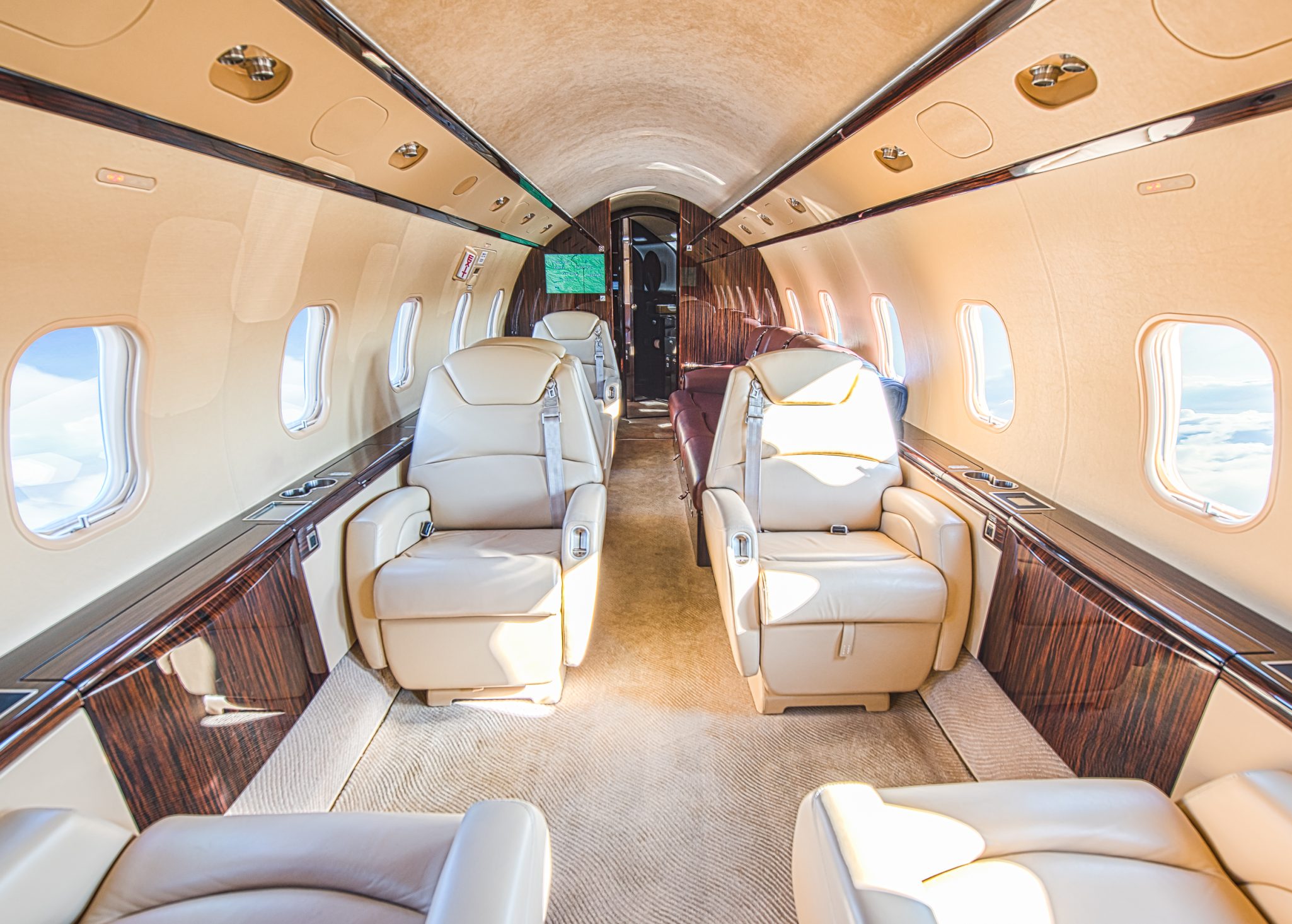 2006 Bombardier Challenger 300 - jetAVIVA - Life Is Short, Fly a Jet.