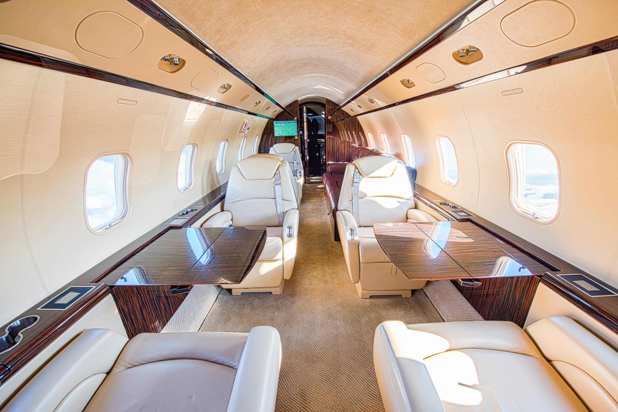 2006 Bombardier Challenger 300 - jetAVIVA - Life Is Short, Fly a Jet.