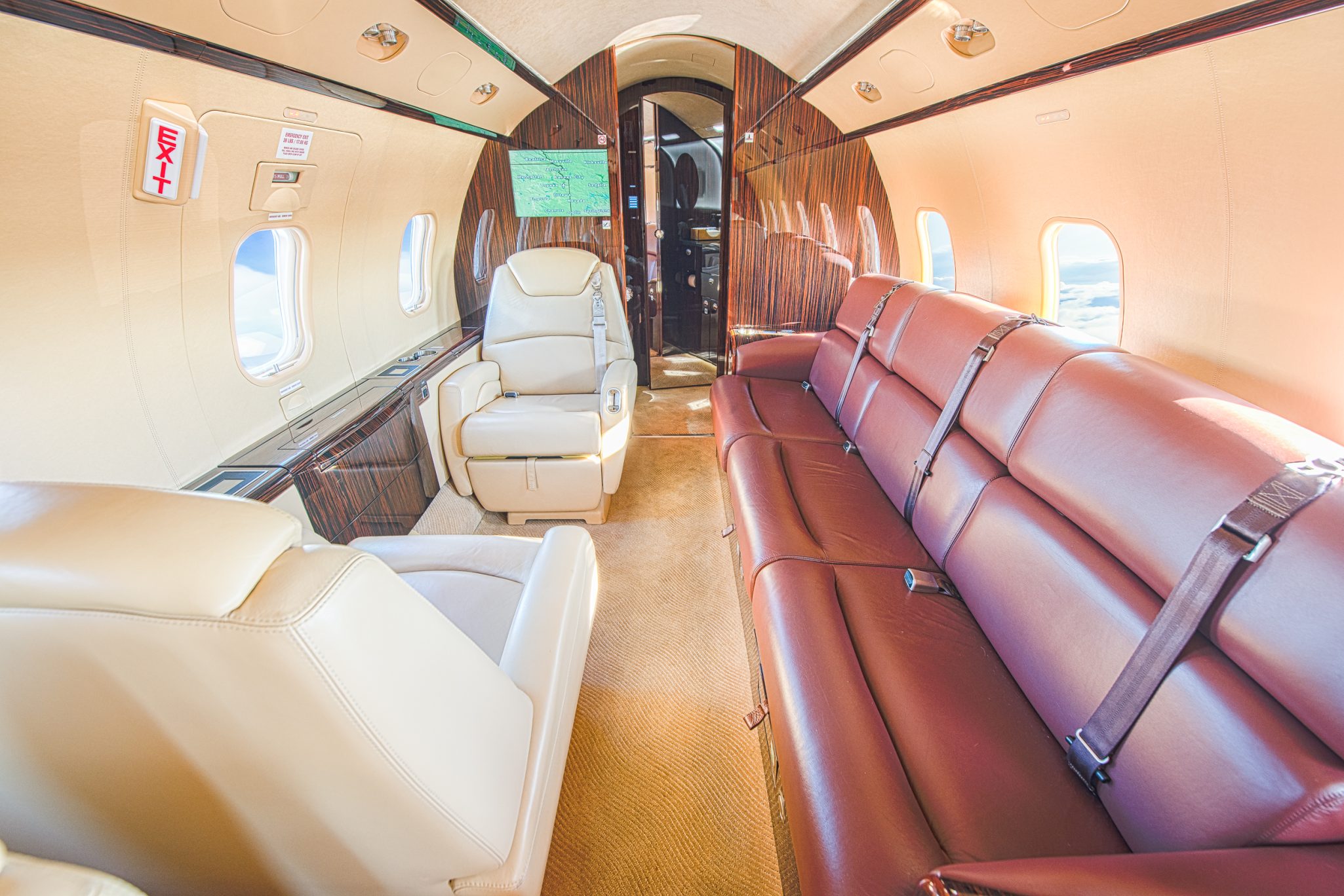 2006 Bombardier Challenger 300 - jetAVIVA - Life Is Short, Fly a Jet.