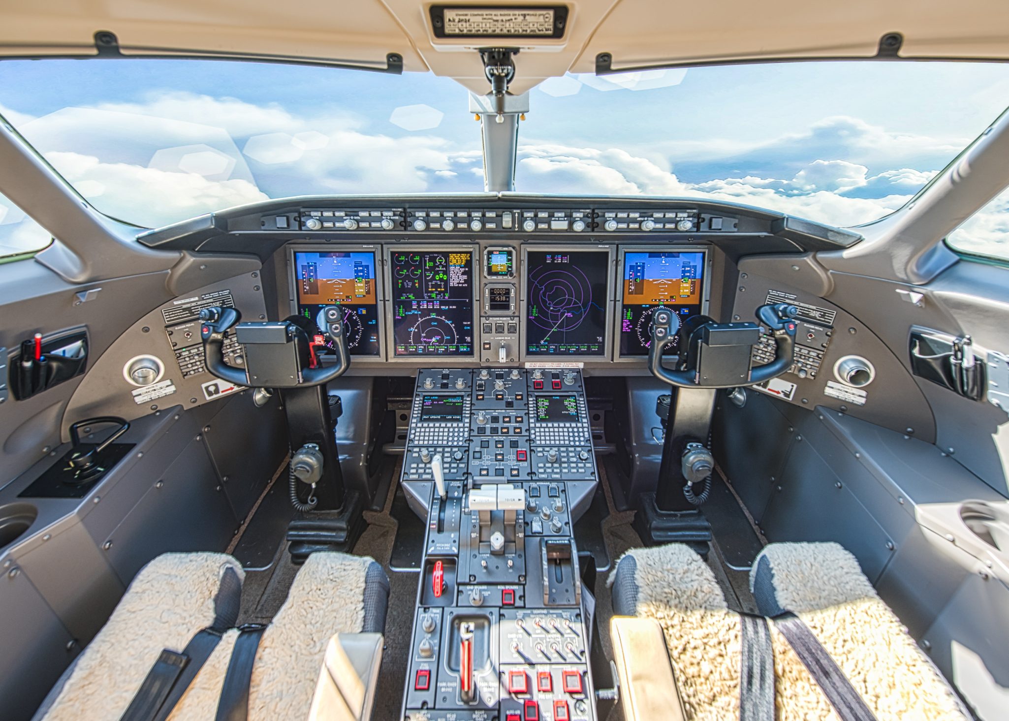 2006 Bombardier Challenger 300 - jetAVIVA - Life Is Short, Fly a Jet.