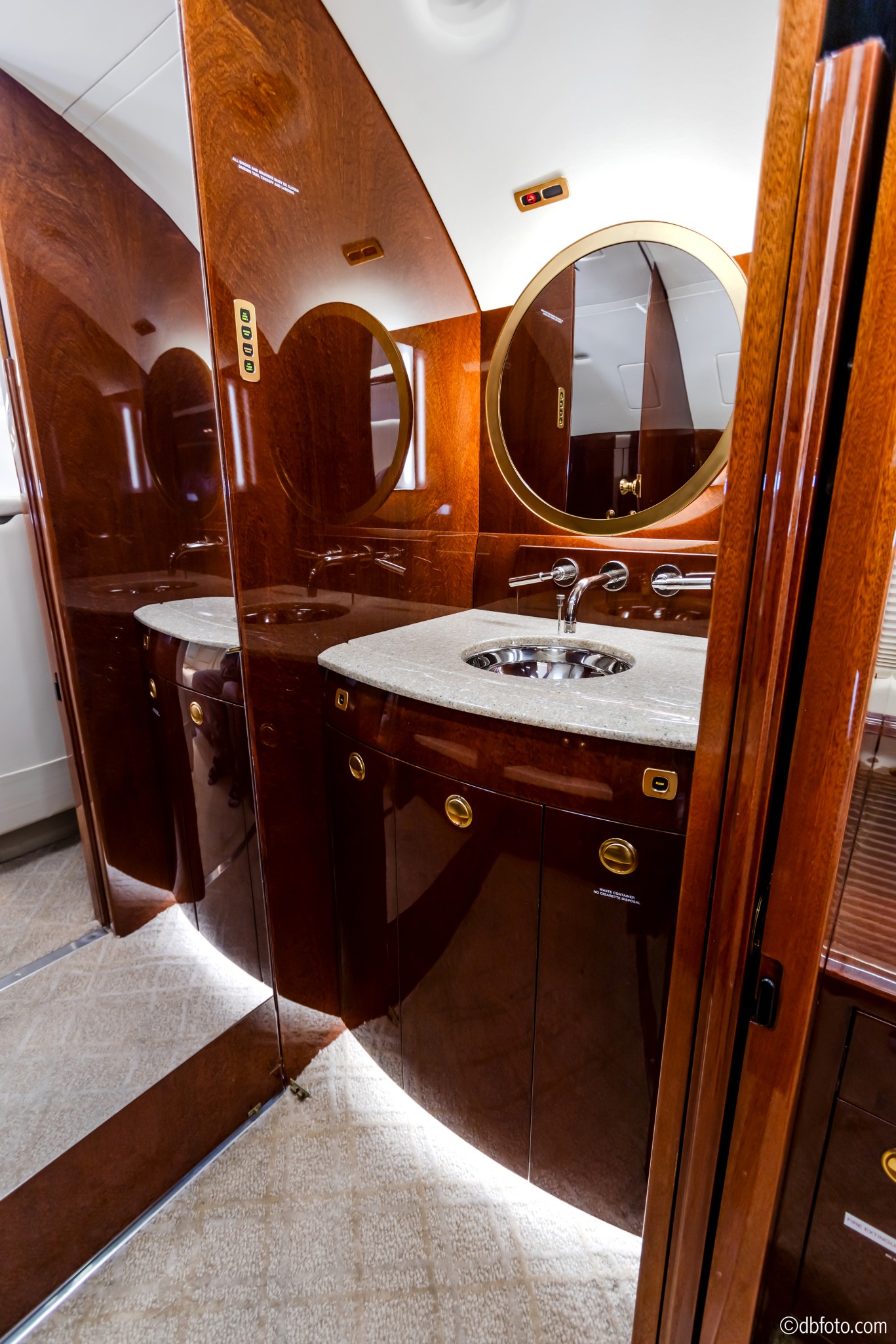 2001 Challenger 604 SN 5488 - jetAVIVA - Life Is Short, Fly a Jet.