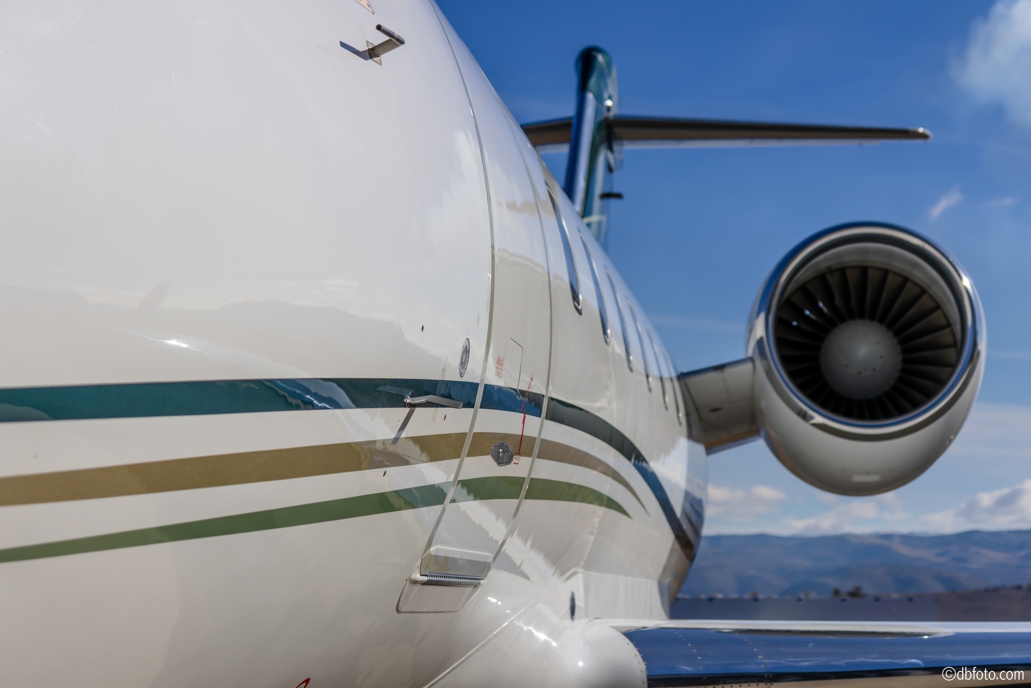 2001 Challenger 604 SN 5488 - jetAVIVA - Life Is Short, Fly a Jet.