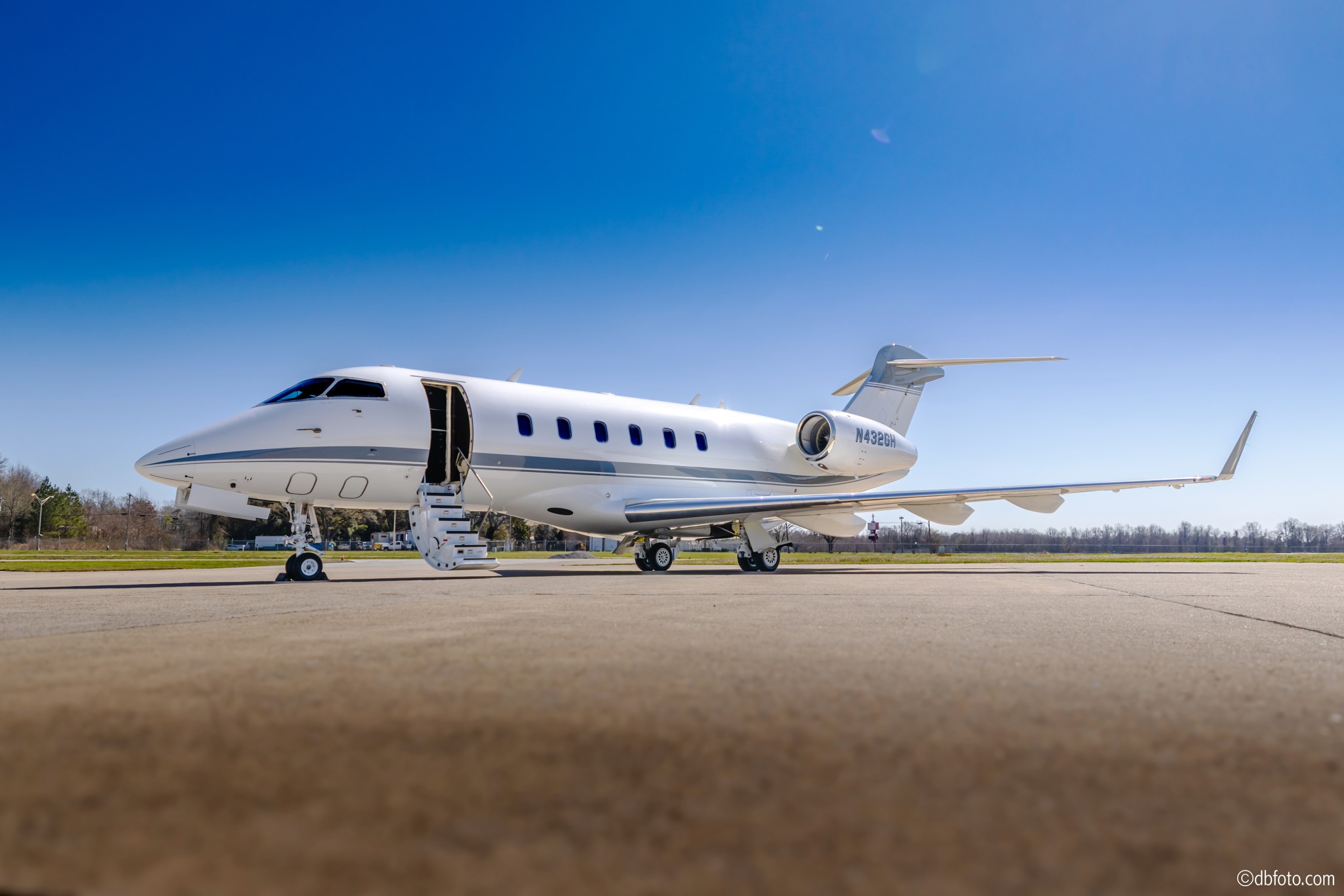2013 Challenger 300 - jetAVIVA - Life Is Short, Fly a Jet.