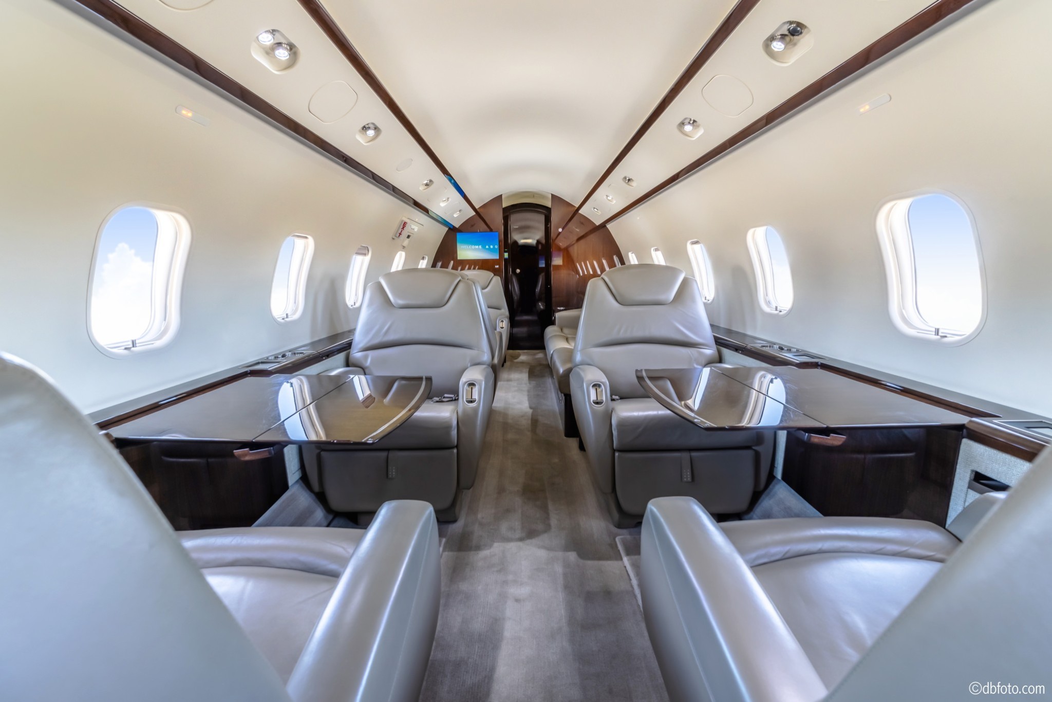 2013 Challenger 300 - jetAVIVA - Life Is Short, Fly a Jet.