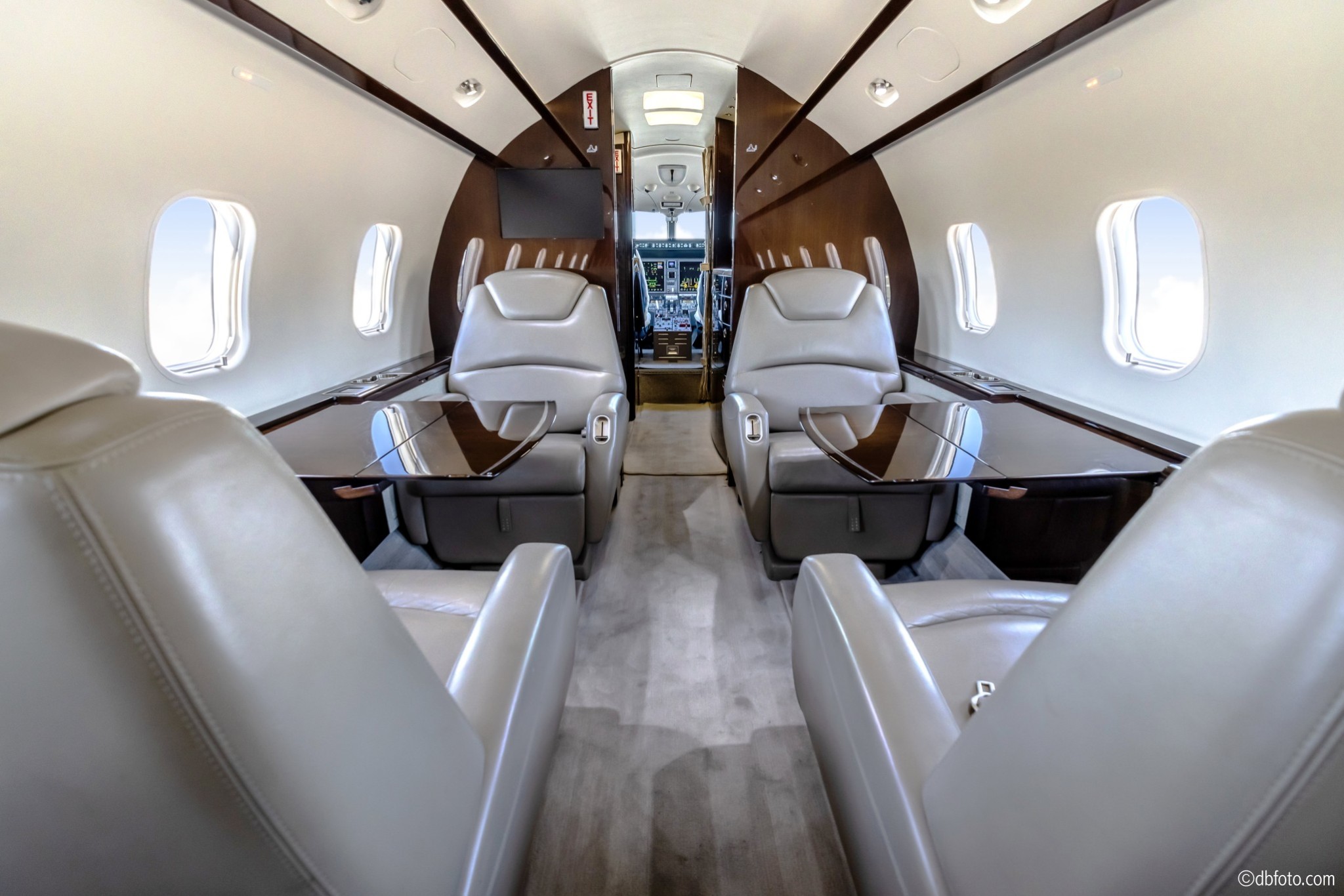 2013 Challenger 300 - jetAVIVA - Life Is Short, Fly a Jet.