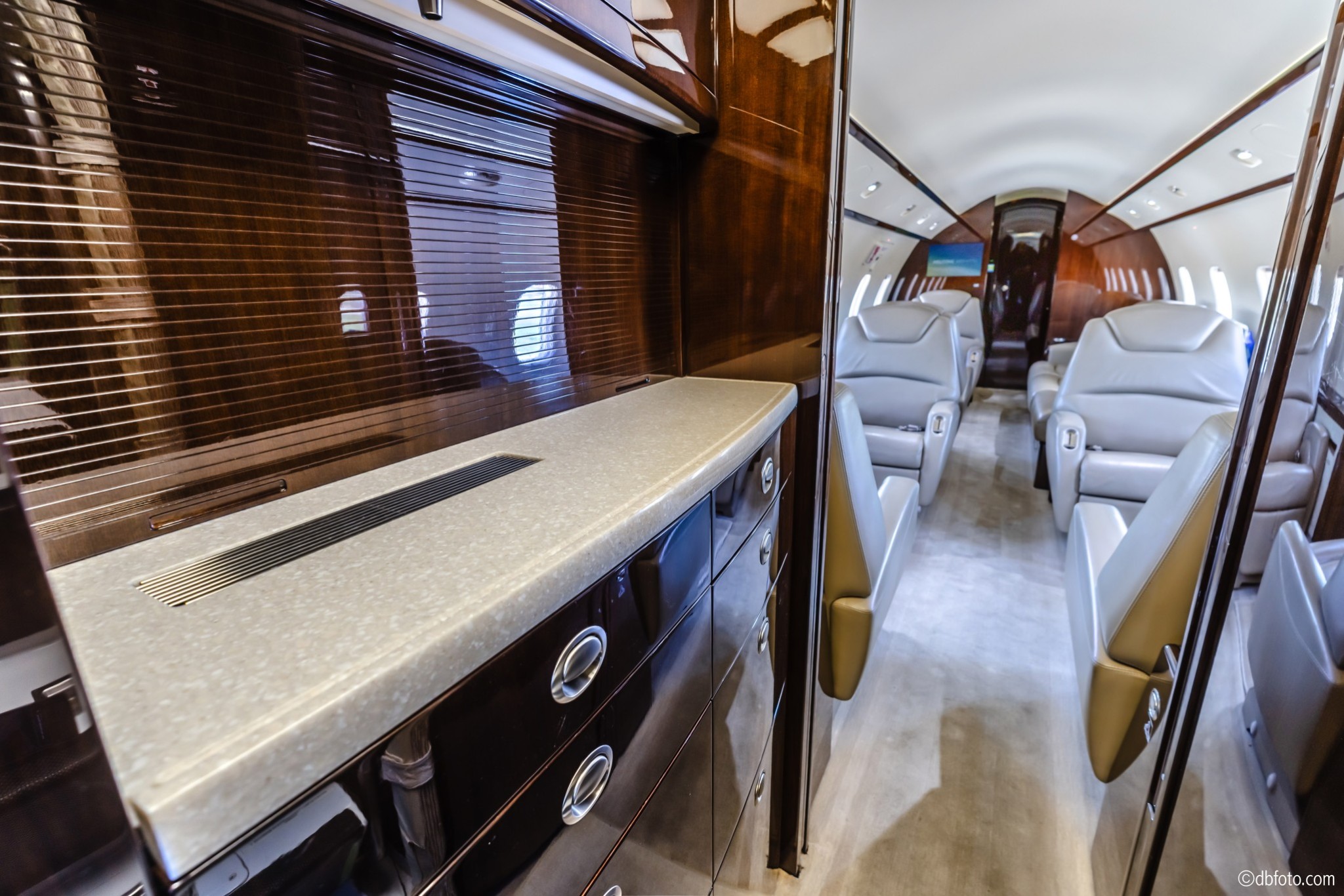 2013 Challenger 300 - jetAVIVA - Life Is Short, Fly a Jet.