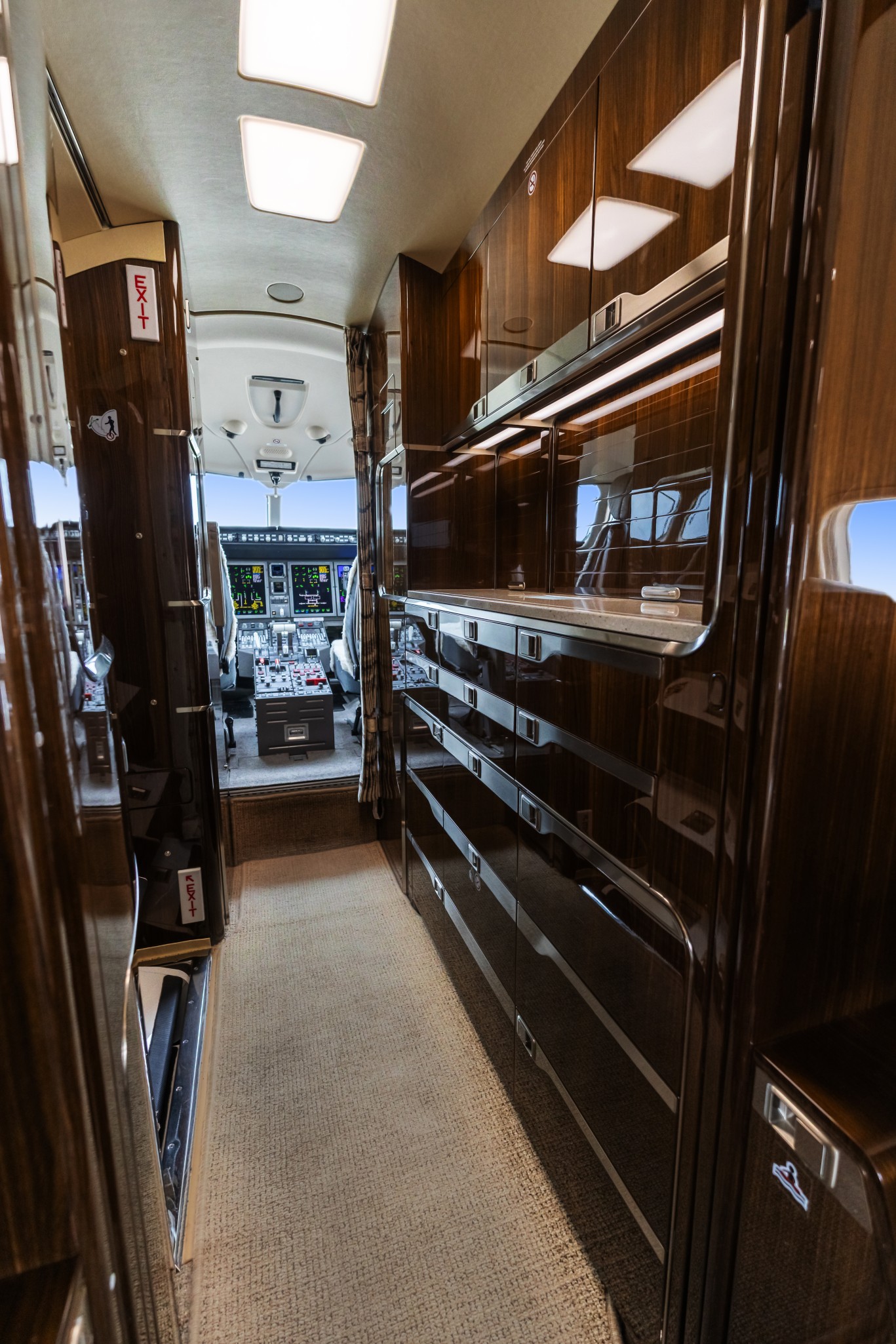 2015 Challenger 350 SN 20579 - jetAVIVA - Life Is Short, Fly a Jet.