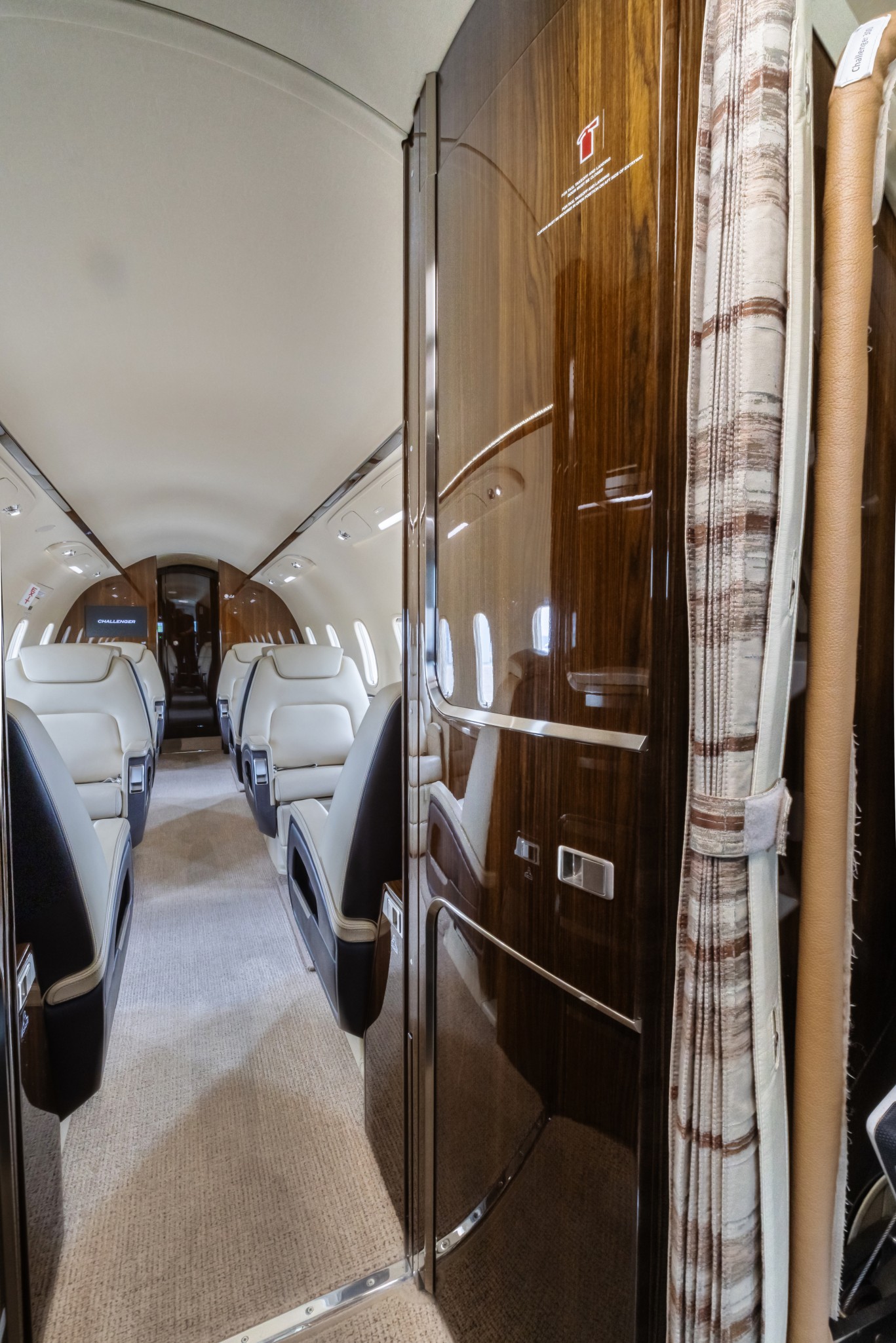 2015 Challenger 350 SN 20579 - jetAVIVA - Life Is Short, Fly a Jet.