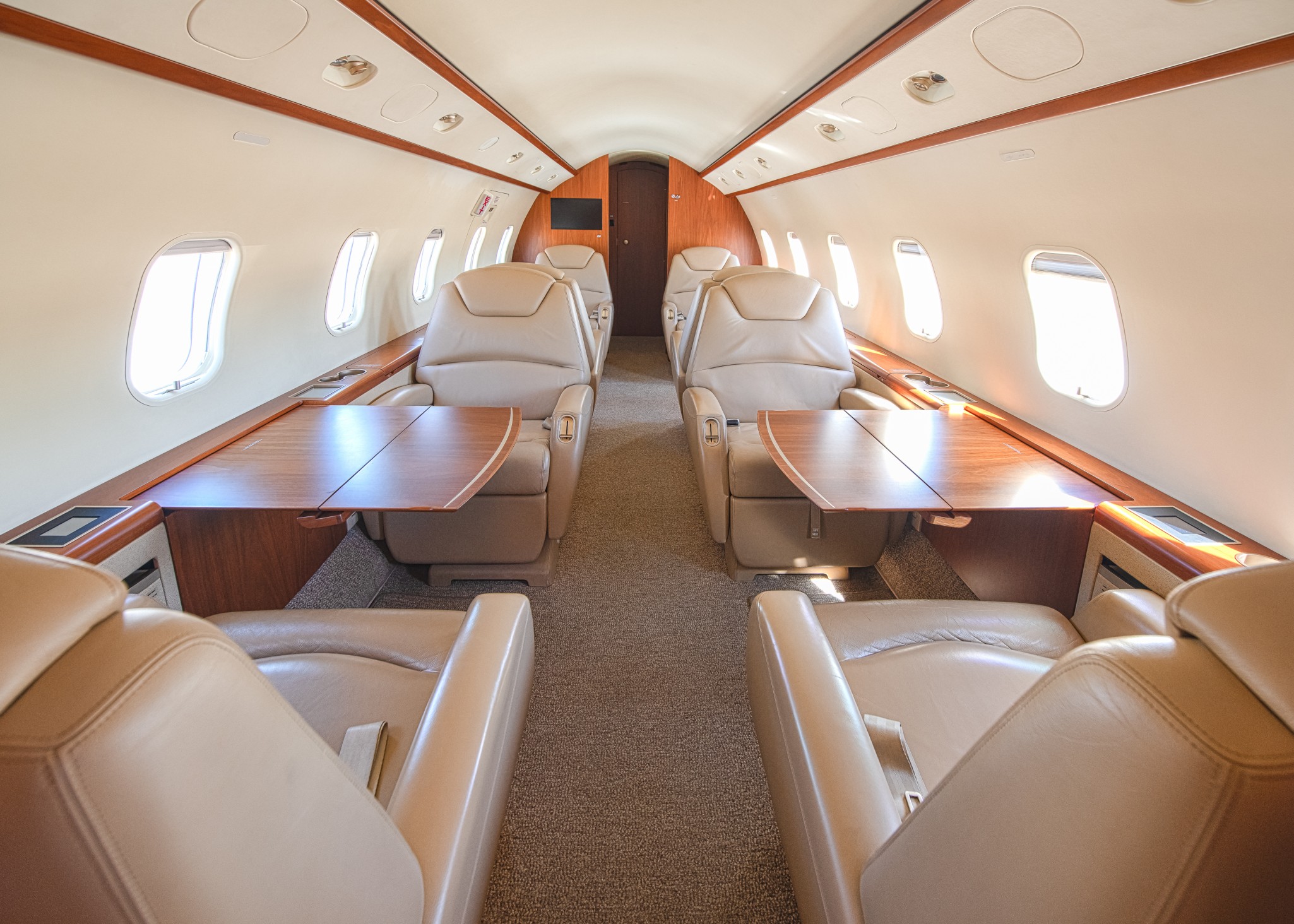 2010 Challenger 300 - jetAVIVA - Life Is Short, Fly a Jet.